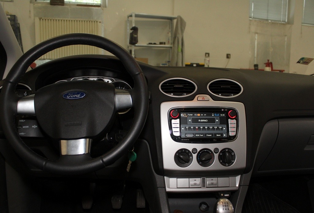 Ford Focus 2 - montáž OEM autorádia ZENEC - Ahifi.cz