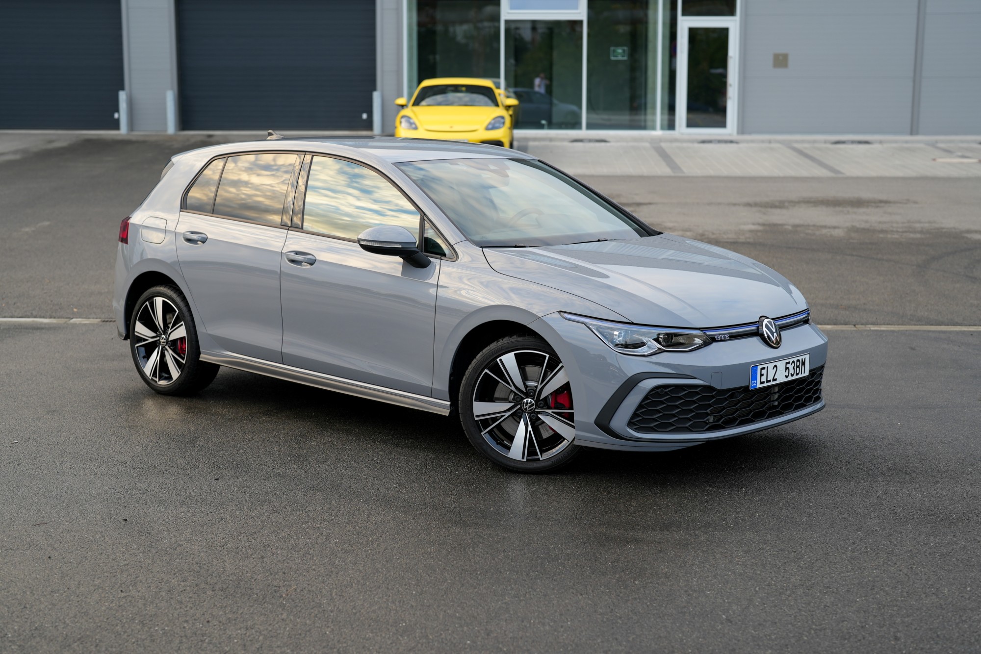 Představujeme nové náhradní vozidlo Volkswagen Golf 8 - model GTE ...