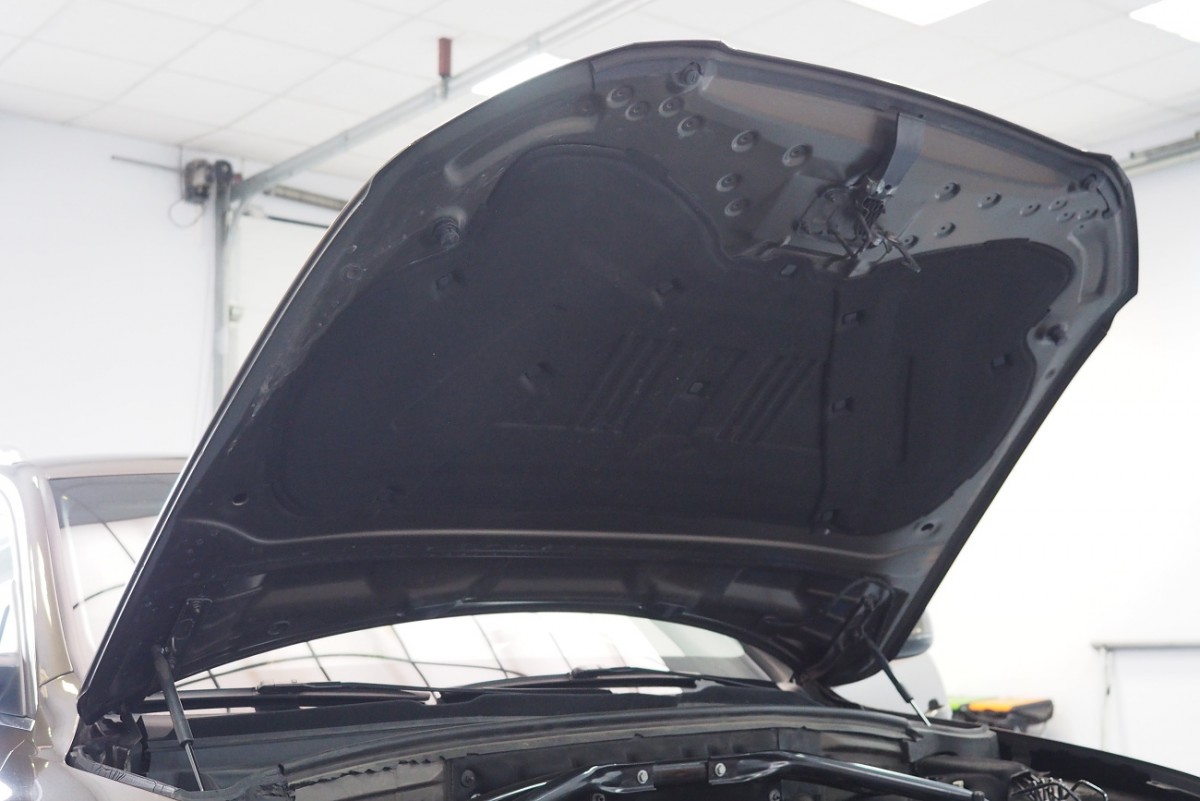 2015 Audi Q5 3.0T Hood Seal missing, need help figuring out ...